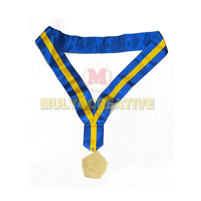 Pesan Medali Wisuda Kelulusan Warna Gold | pesan name tag plakat pin lencana Lycal resin lencana ...